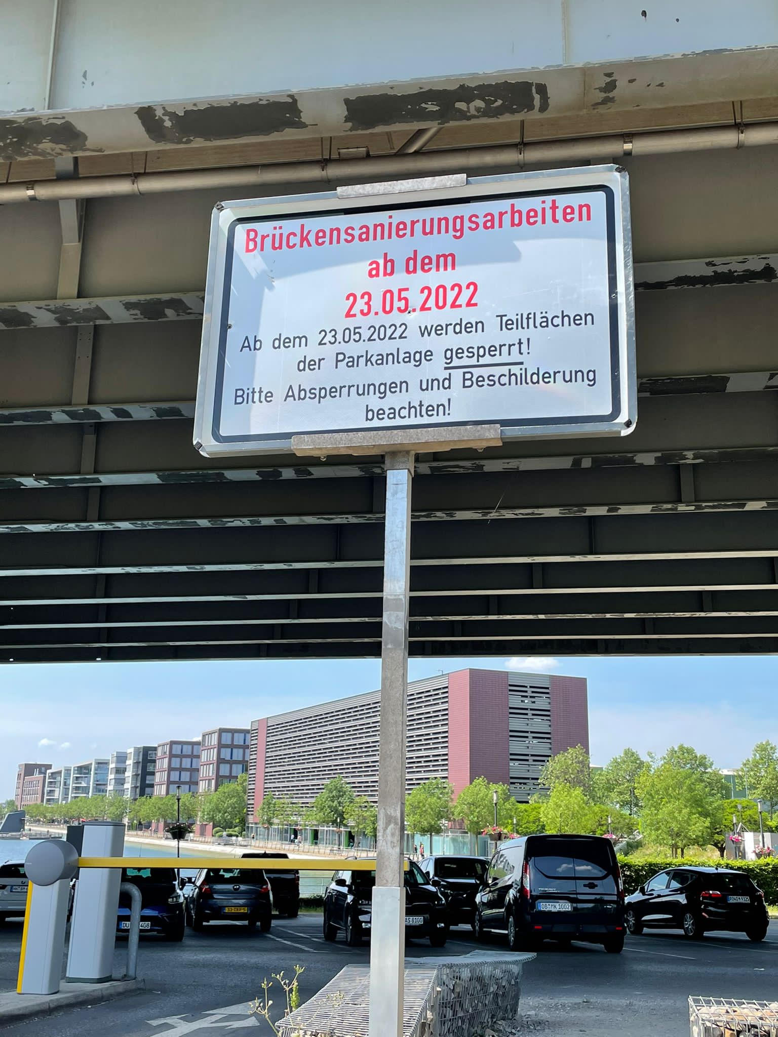 Durchfahrt unter der A59 gesperrt