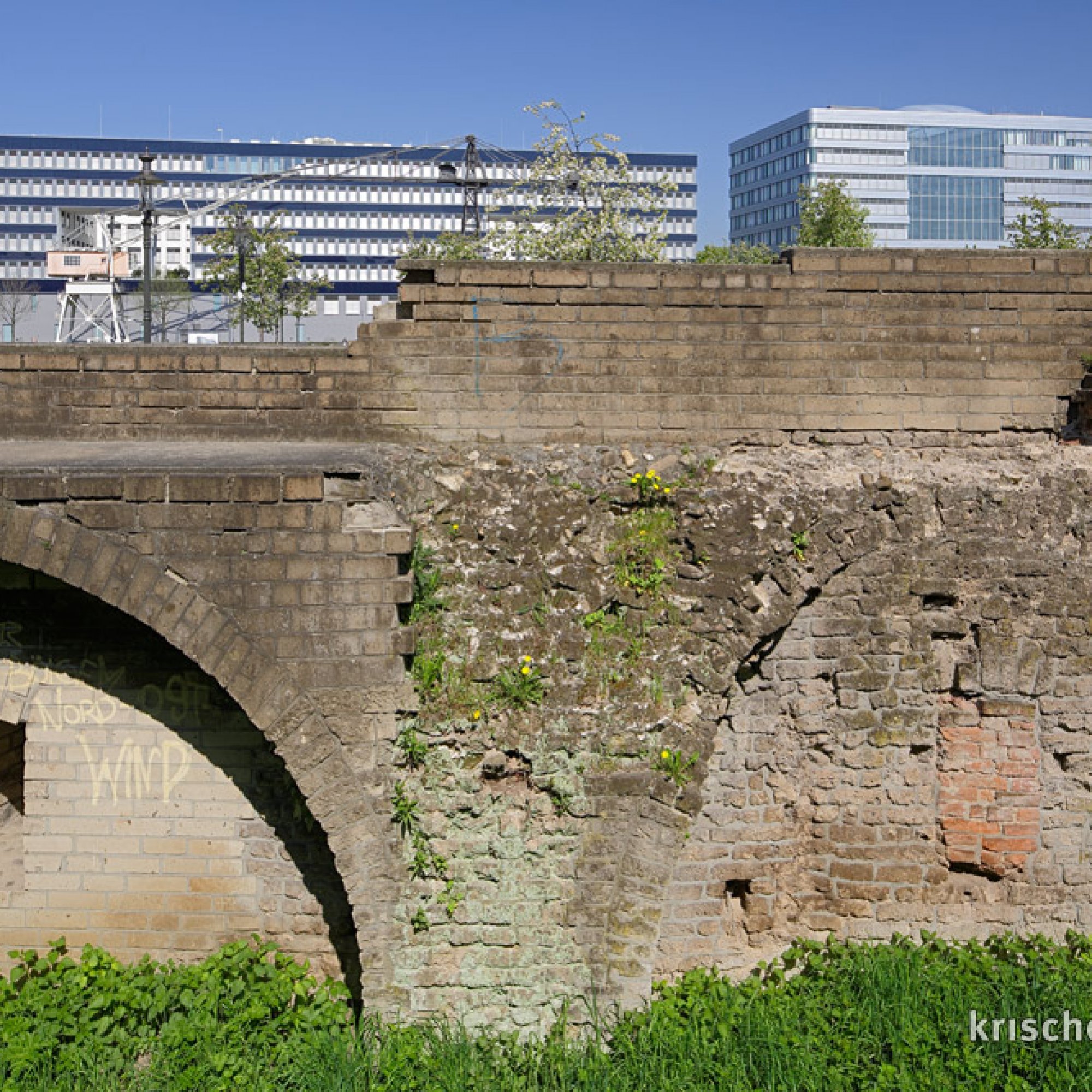 Stadtmauer Duisburg am Innenhafen